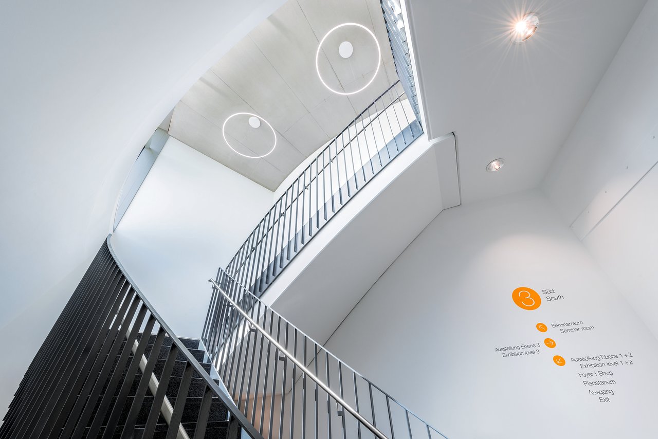 ESO Supernova Stairway | ESO Deutschland