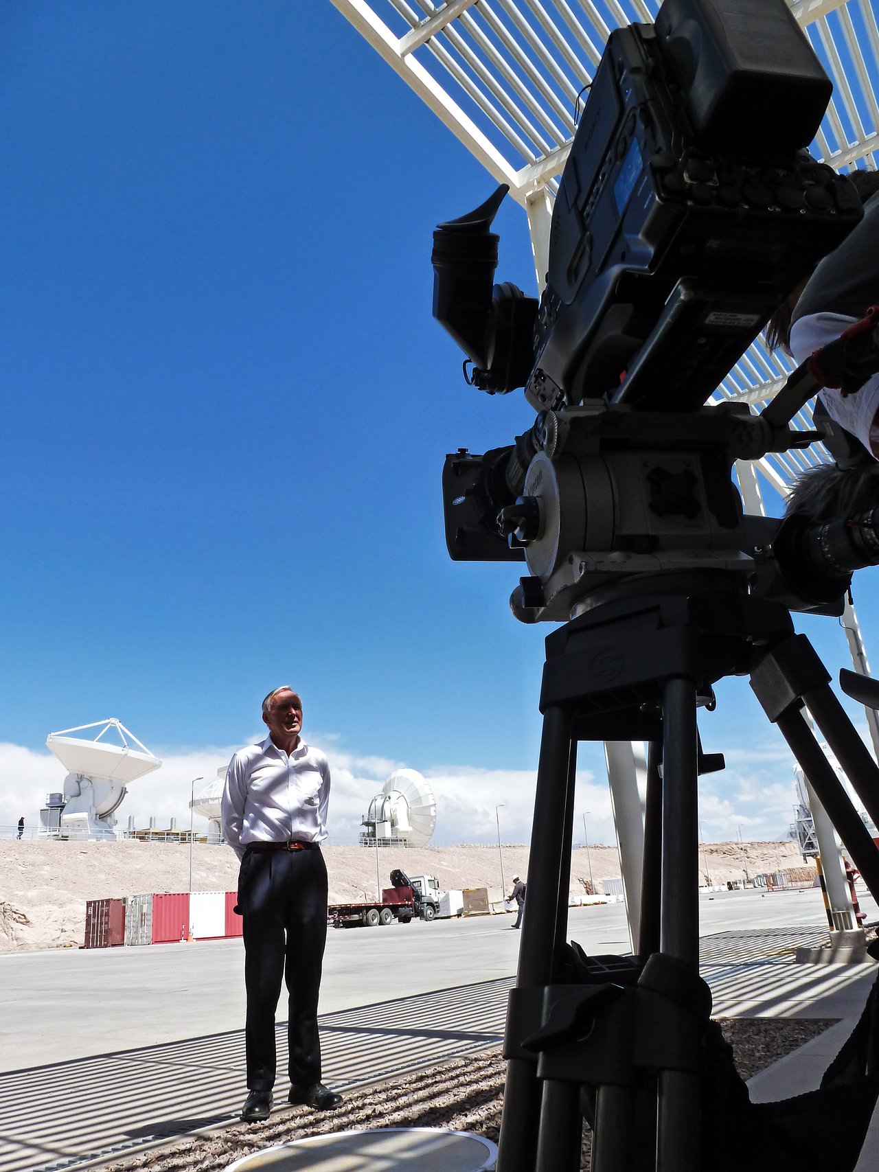 Shooting Marco Polo documentary at ALMA | ESO Australia