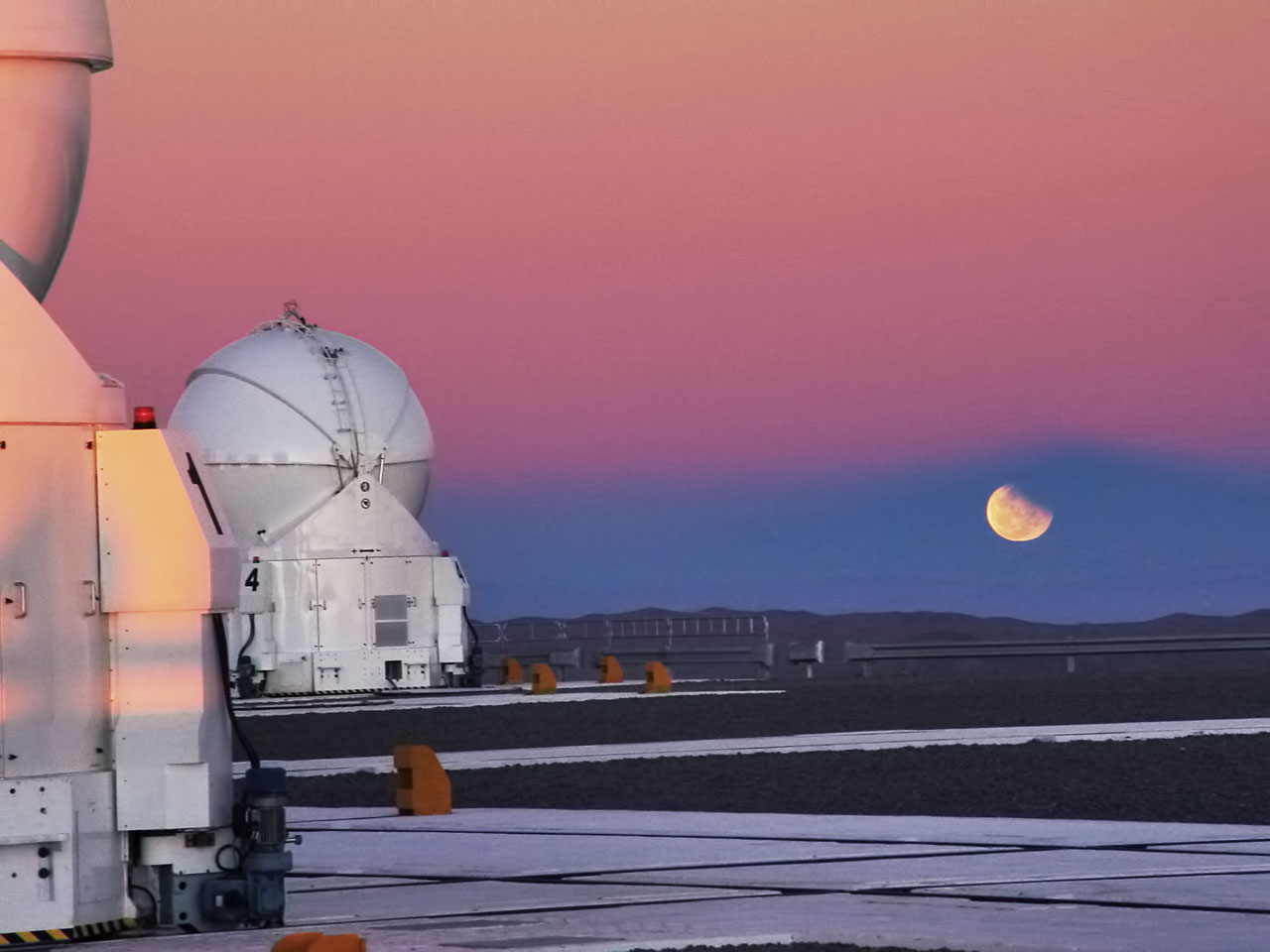 Lunar eclipse at Paranal | ESO