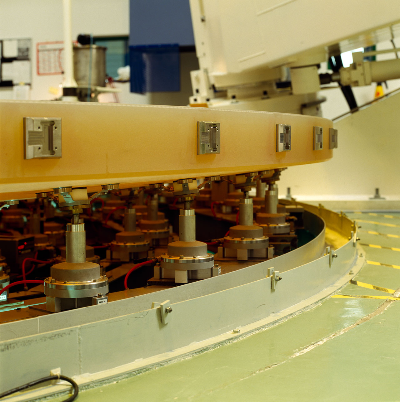 Active optics for the VLT mirrror | ESO España