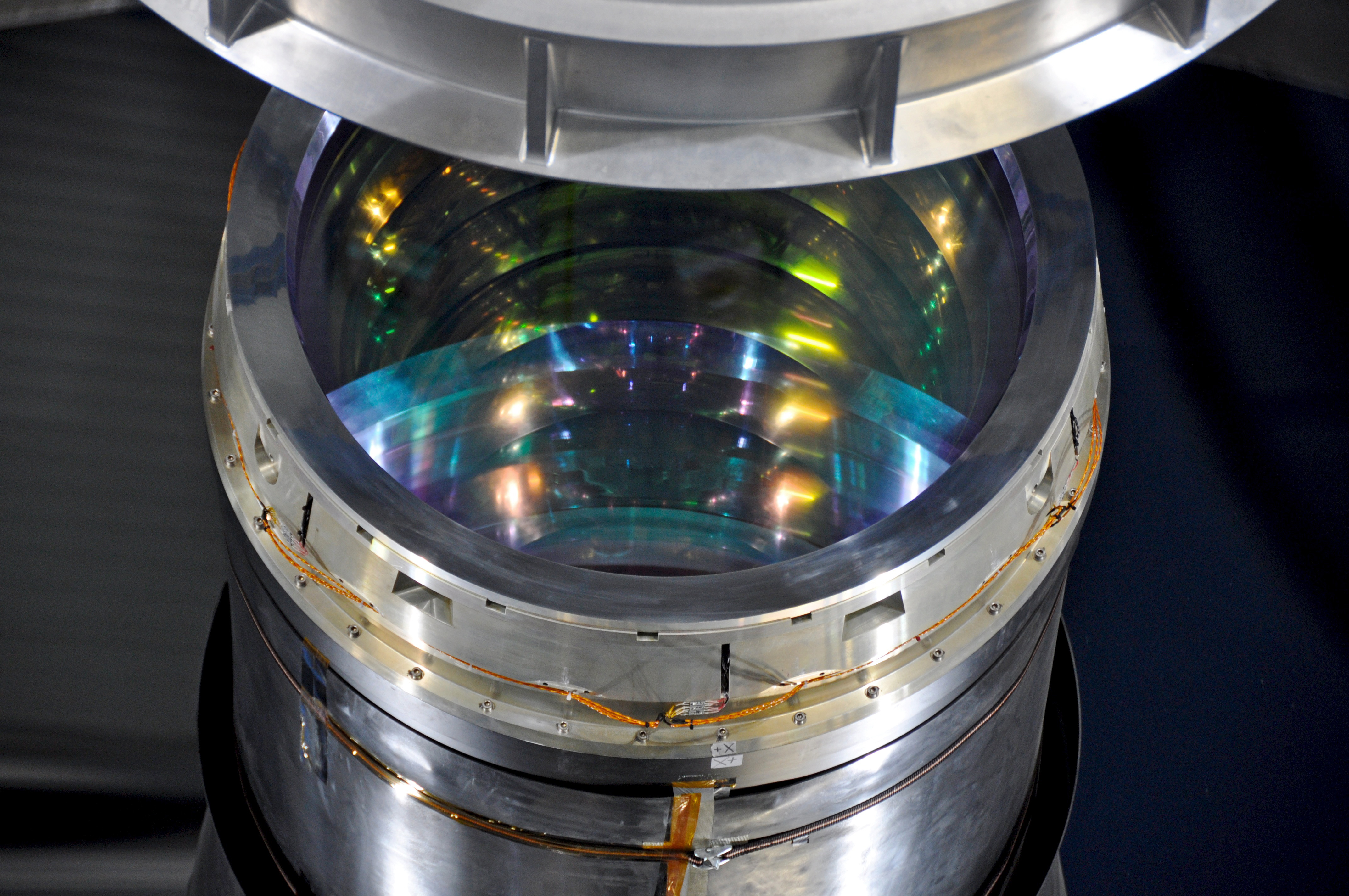 Close-up to the VISTA camera | ESO France
