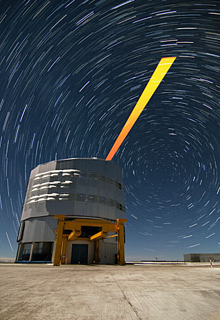 ESO's Paranal Observatory: the VLT's Laser Guide Star and star trails | ESO