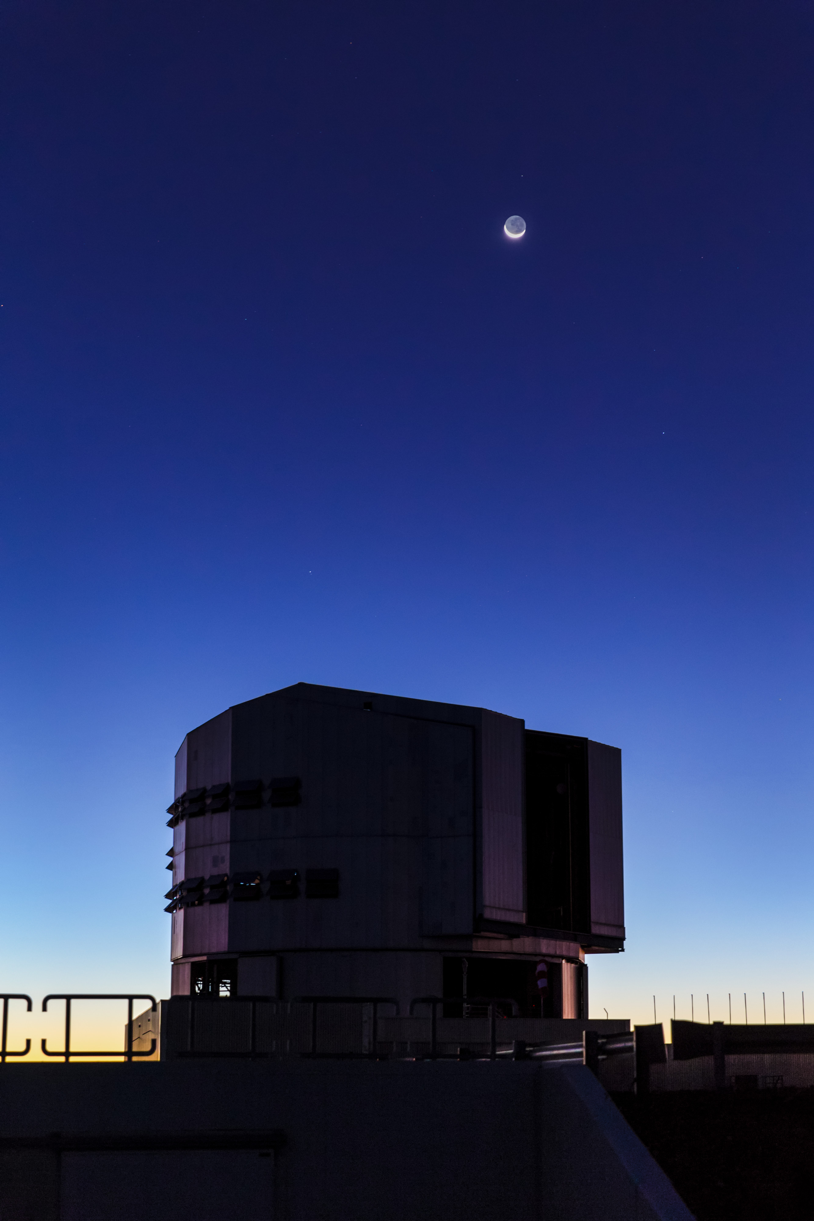 Lunar earthshine | ESO