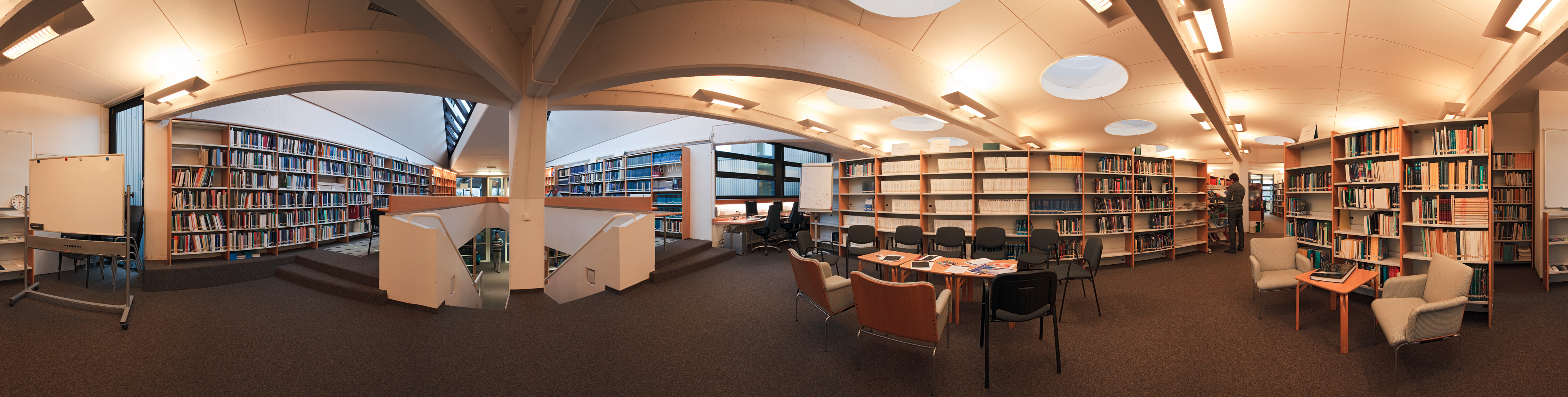 The library at ESO Headquarters | ESO