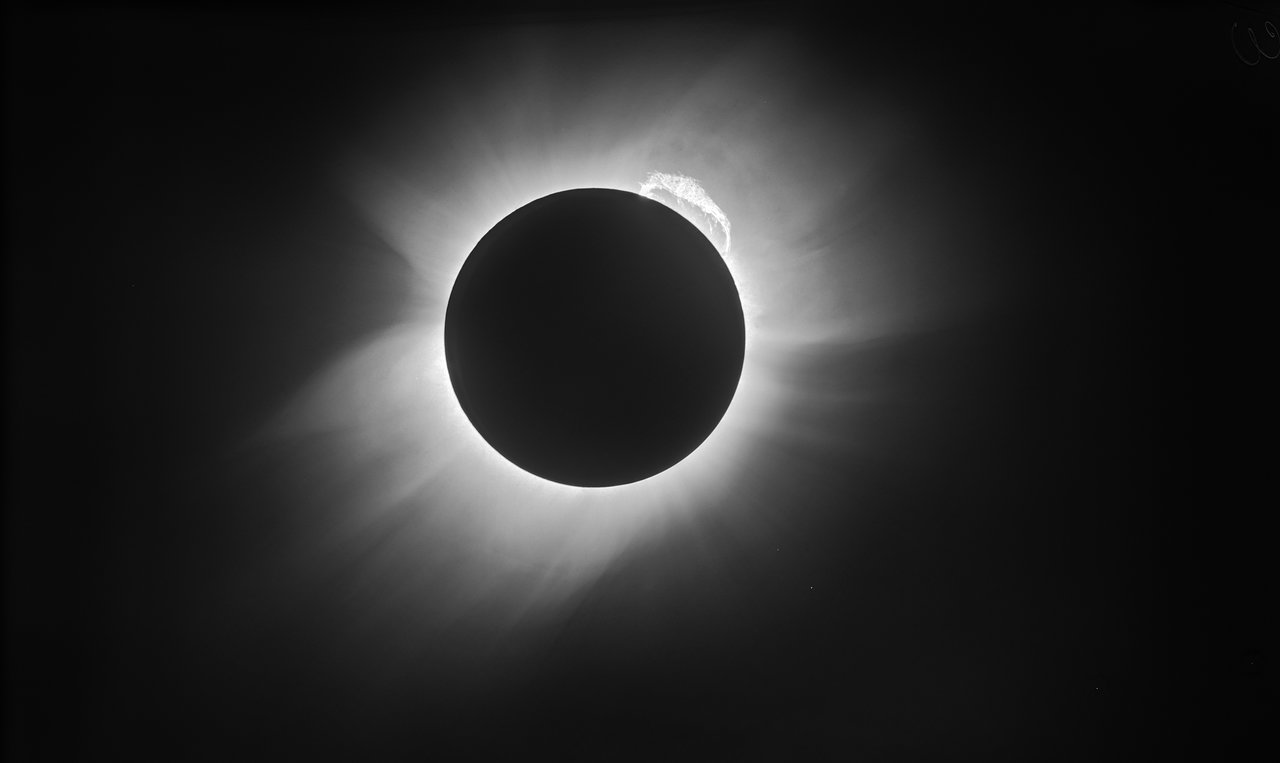 A modern view of the 1919 solar eclipse | ESO