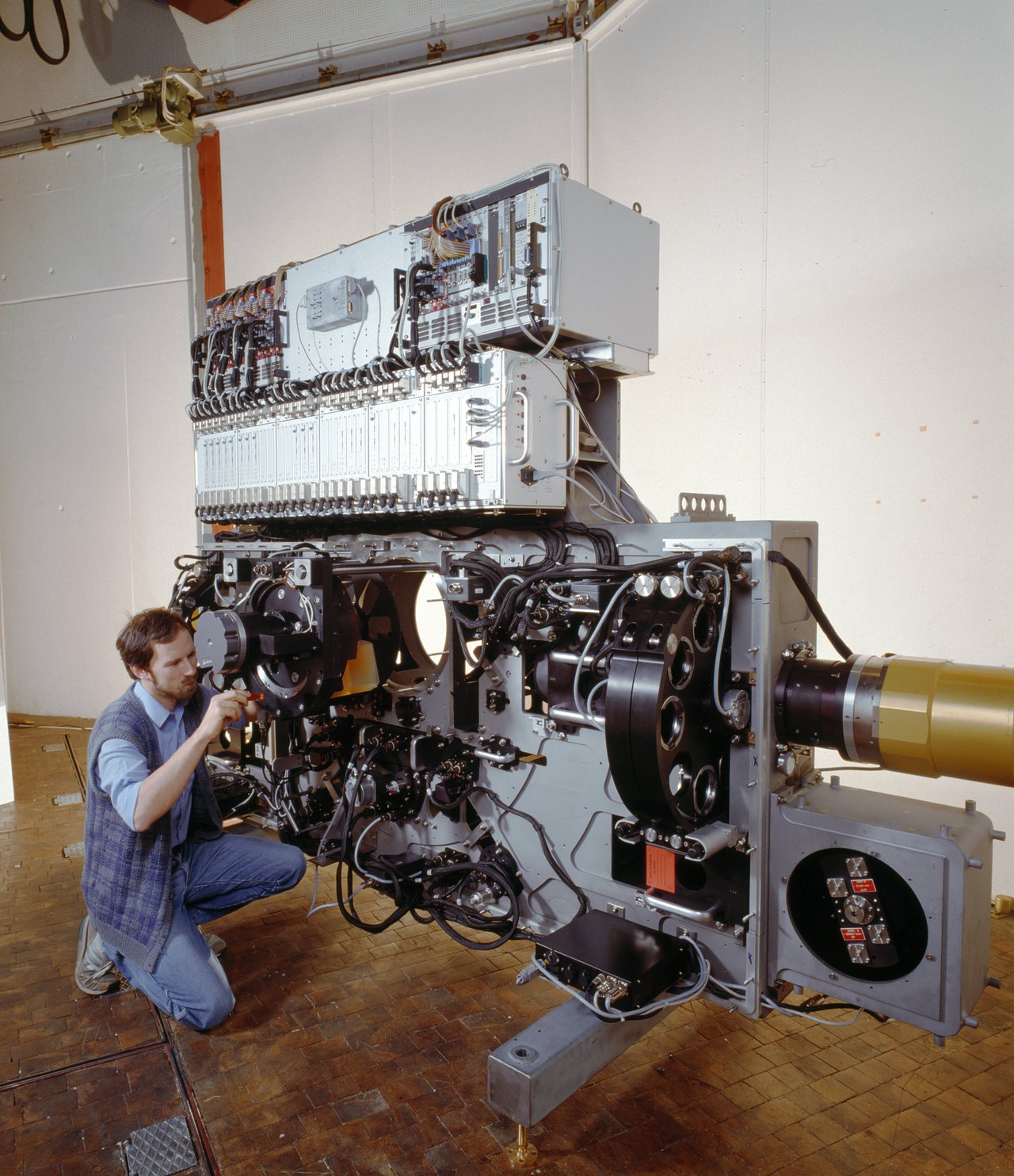 Jean Louis Lizon with the EMMI | ESO Sverige