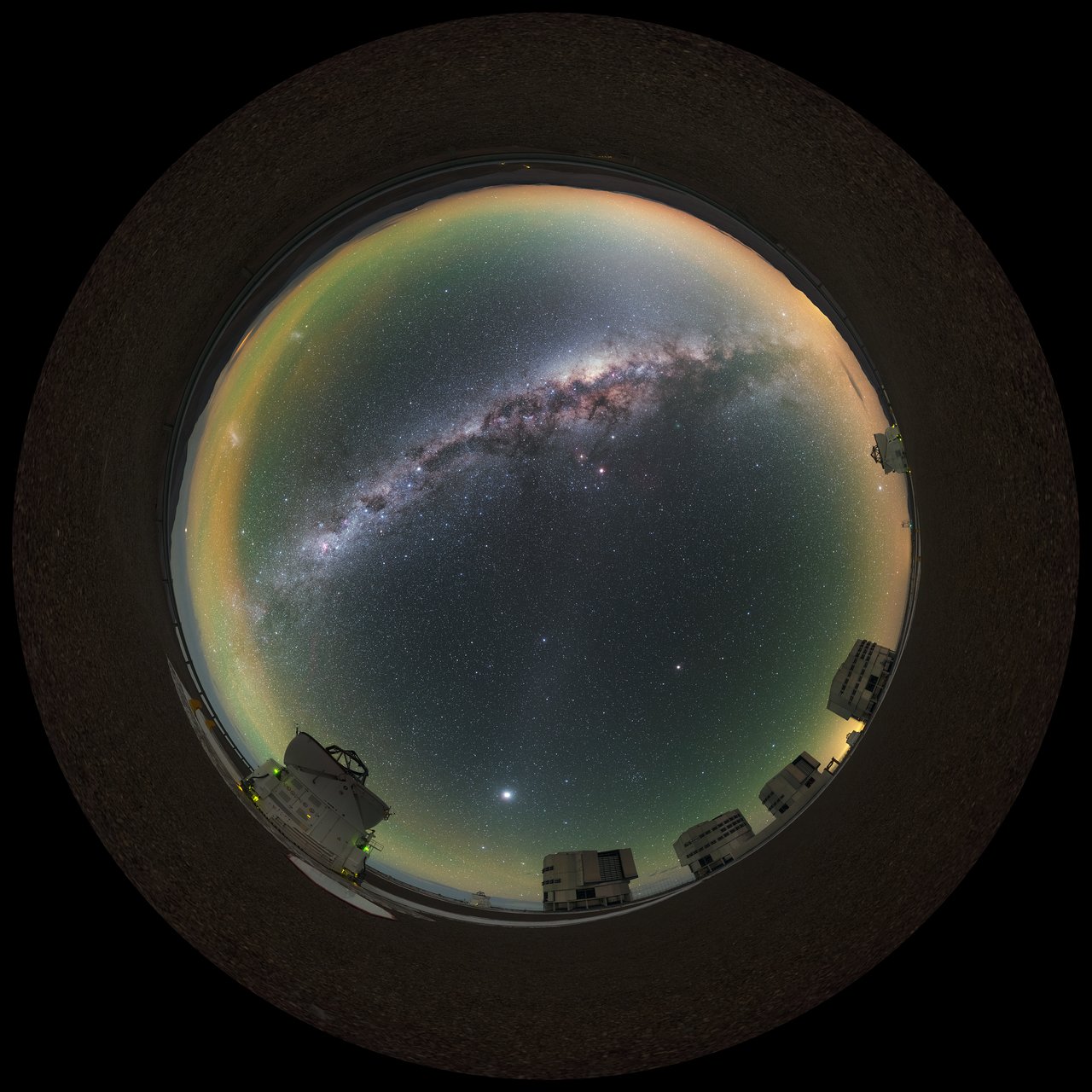 Milky Way glow at Paranal | ESO France