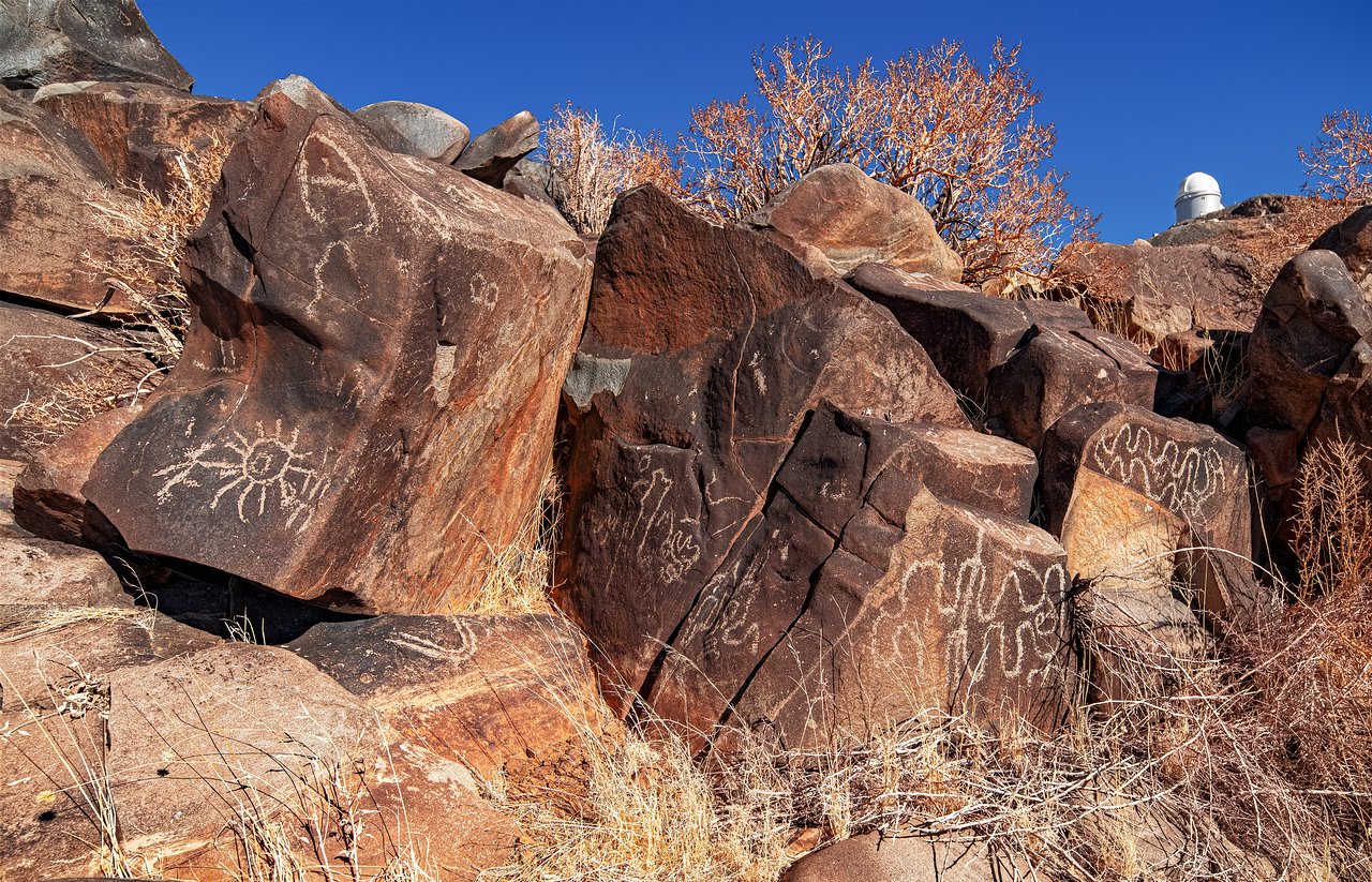 Desert petroglyphs | ESO
