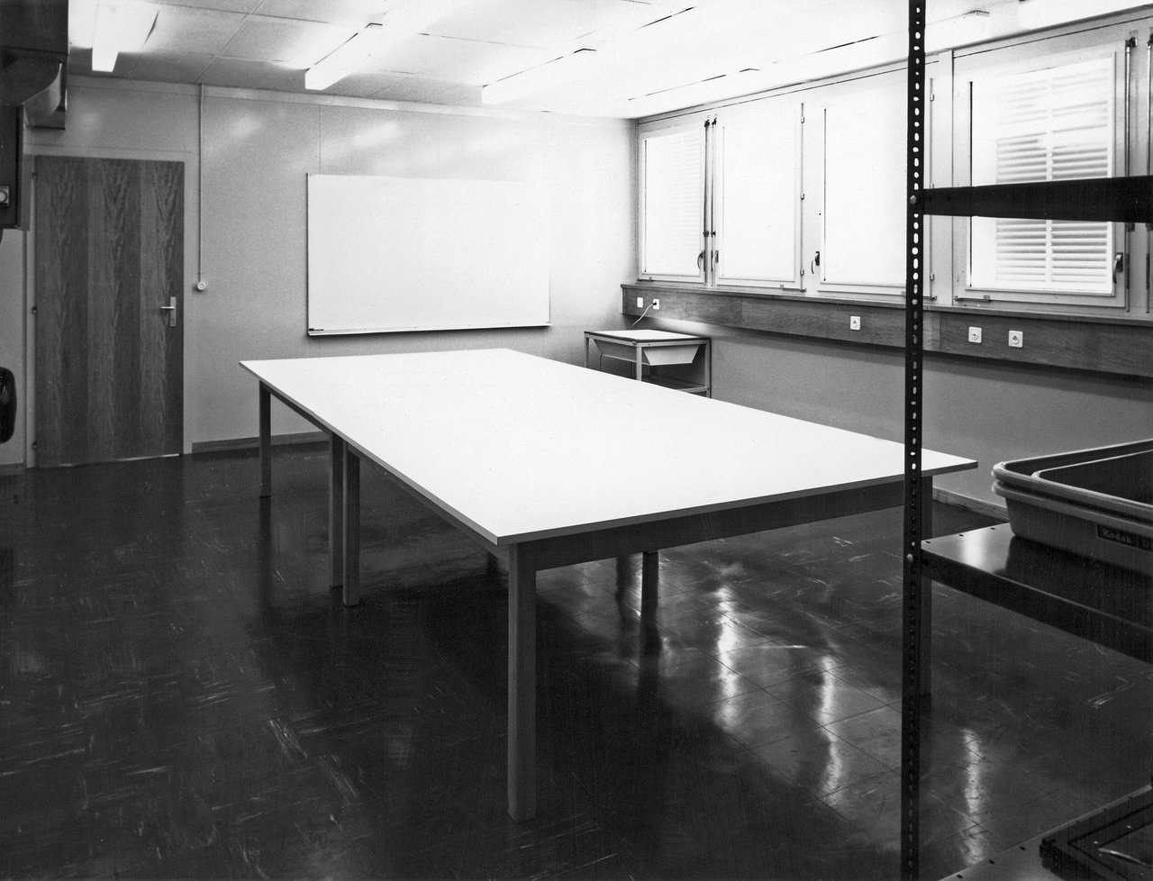 The print finishing room of the Atlas Laboratory at CERN | ESO Chile