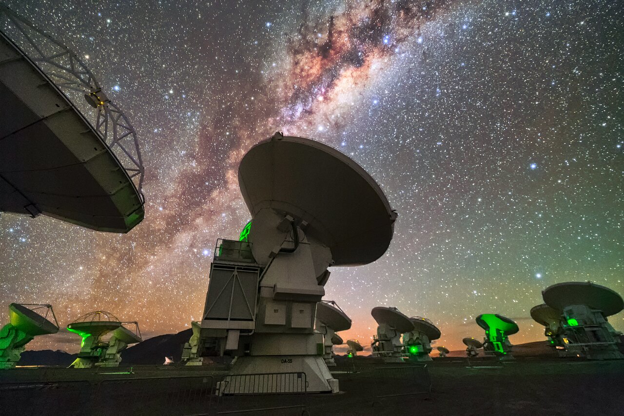 ALMA at night | ESO