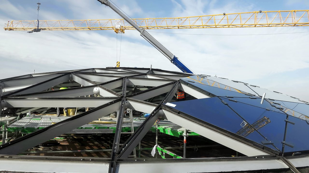 Installing a star-roof | ESO