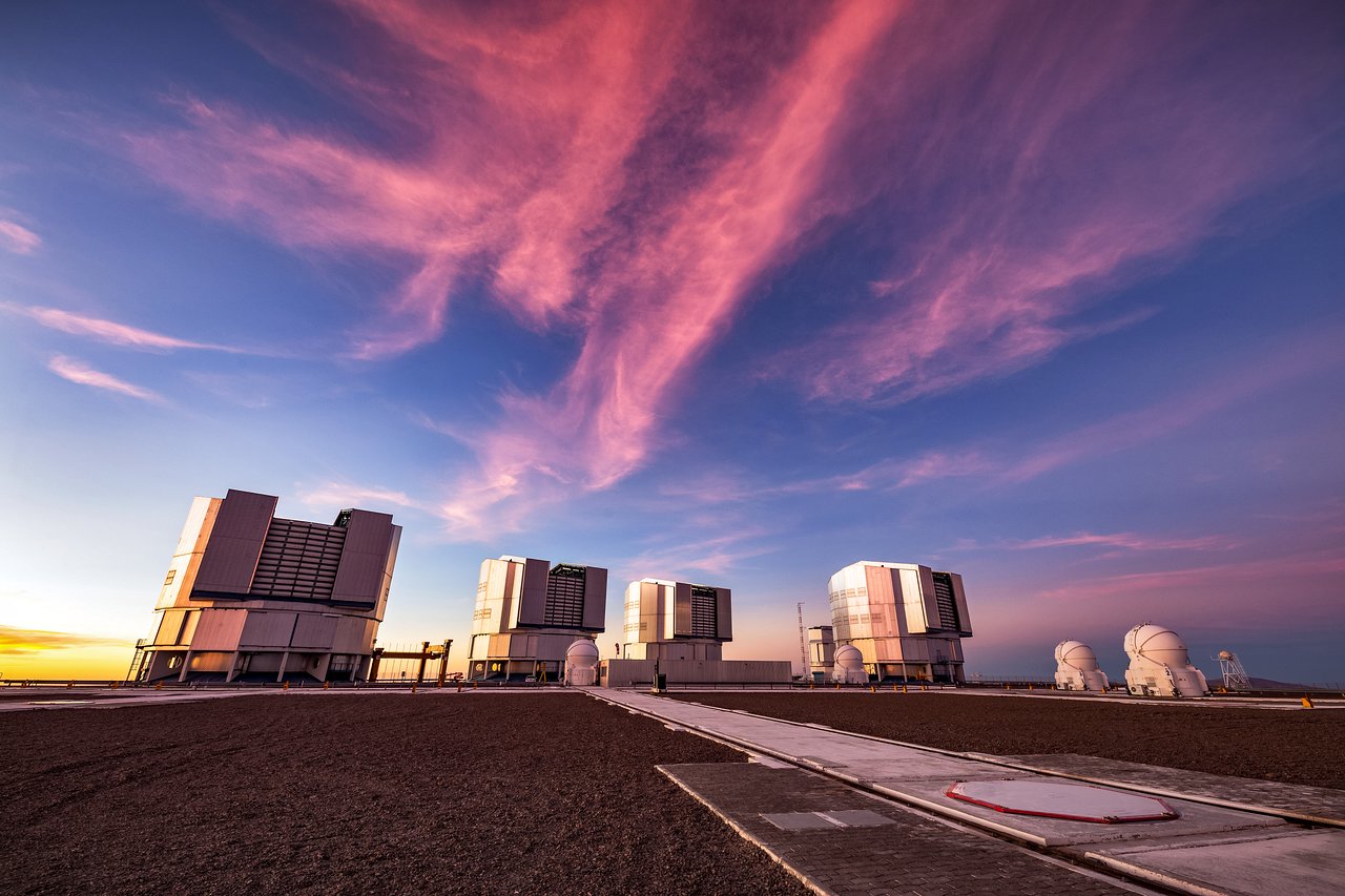 The VLT at sunset | ESO United Kingdom