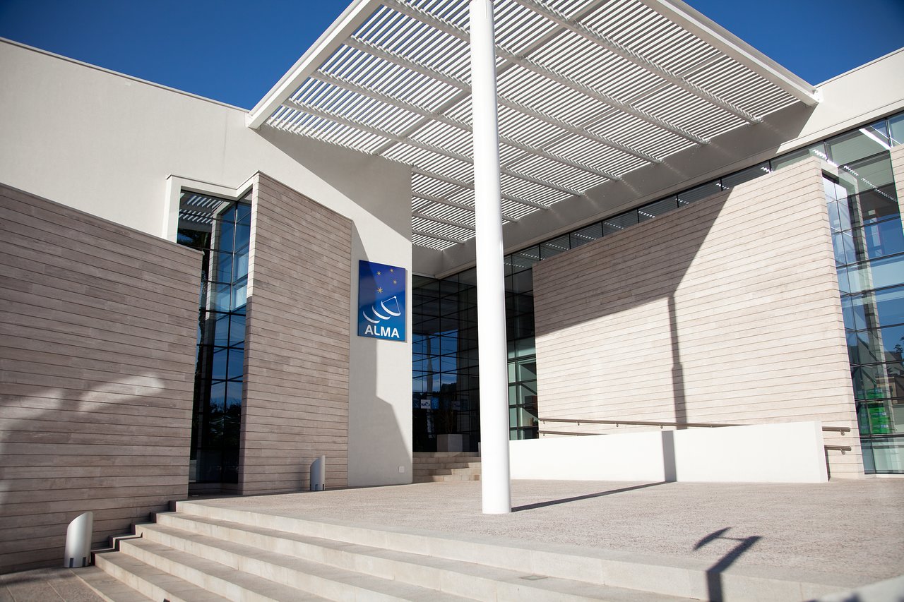 Entering the New ALMA Santiago Central Office | ESO Chile