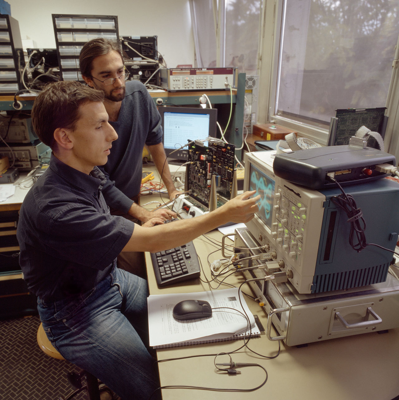 Operators and ALMA digitizer | ESO