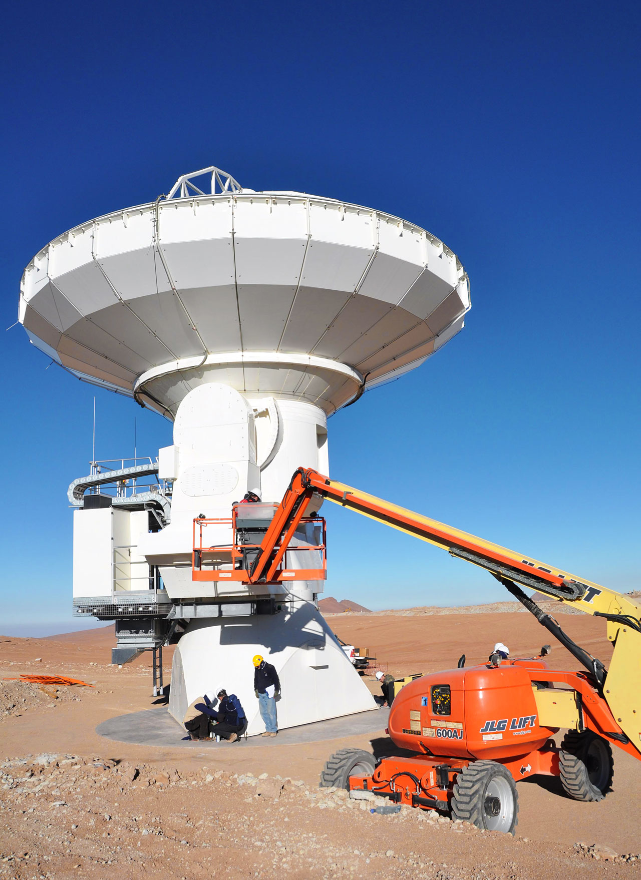 Moving ALMA antennas to the Atacama Compact Array pads | ESO