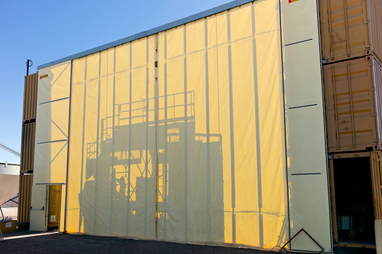 Temporary shelter for assembling an ALMA antenna | ESO United Kingdom
