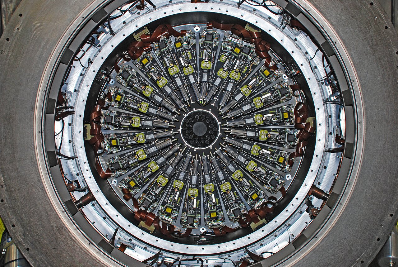 Powerful New VLT Instrument Arrives in Chile | ESO