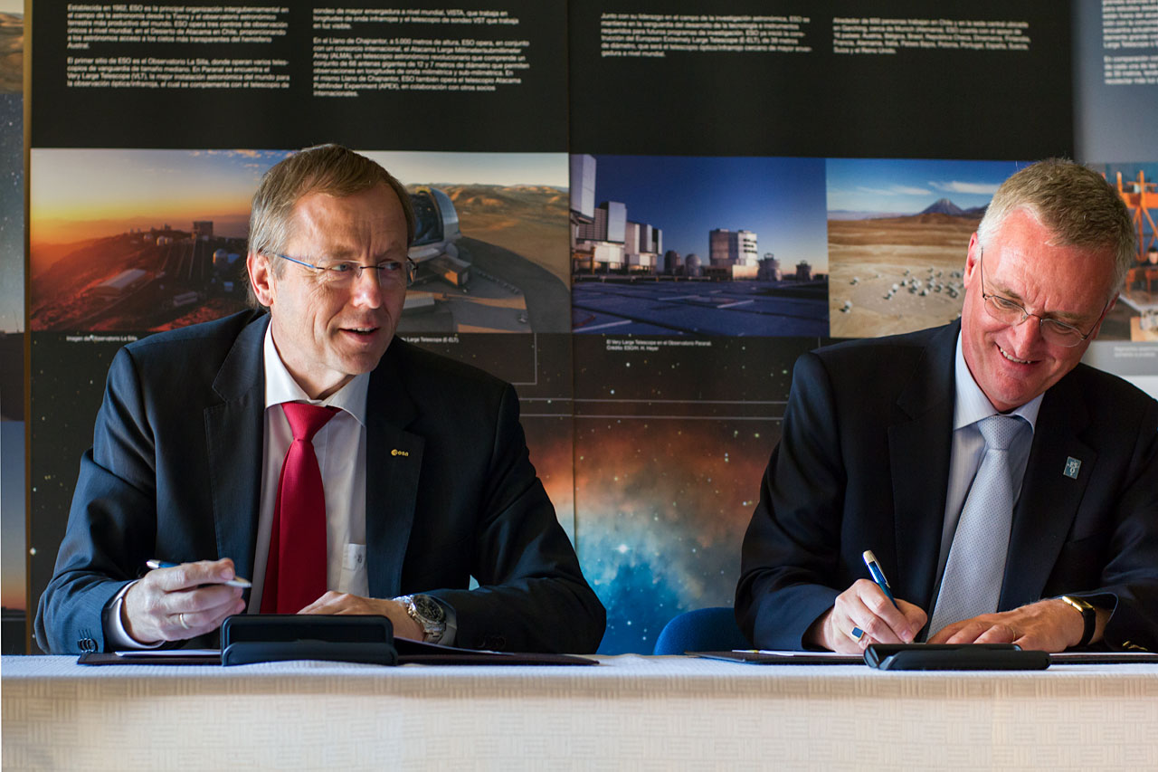 ESO and ESA Directors General sign cooperation agreement | ESO