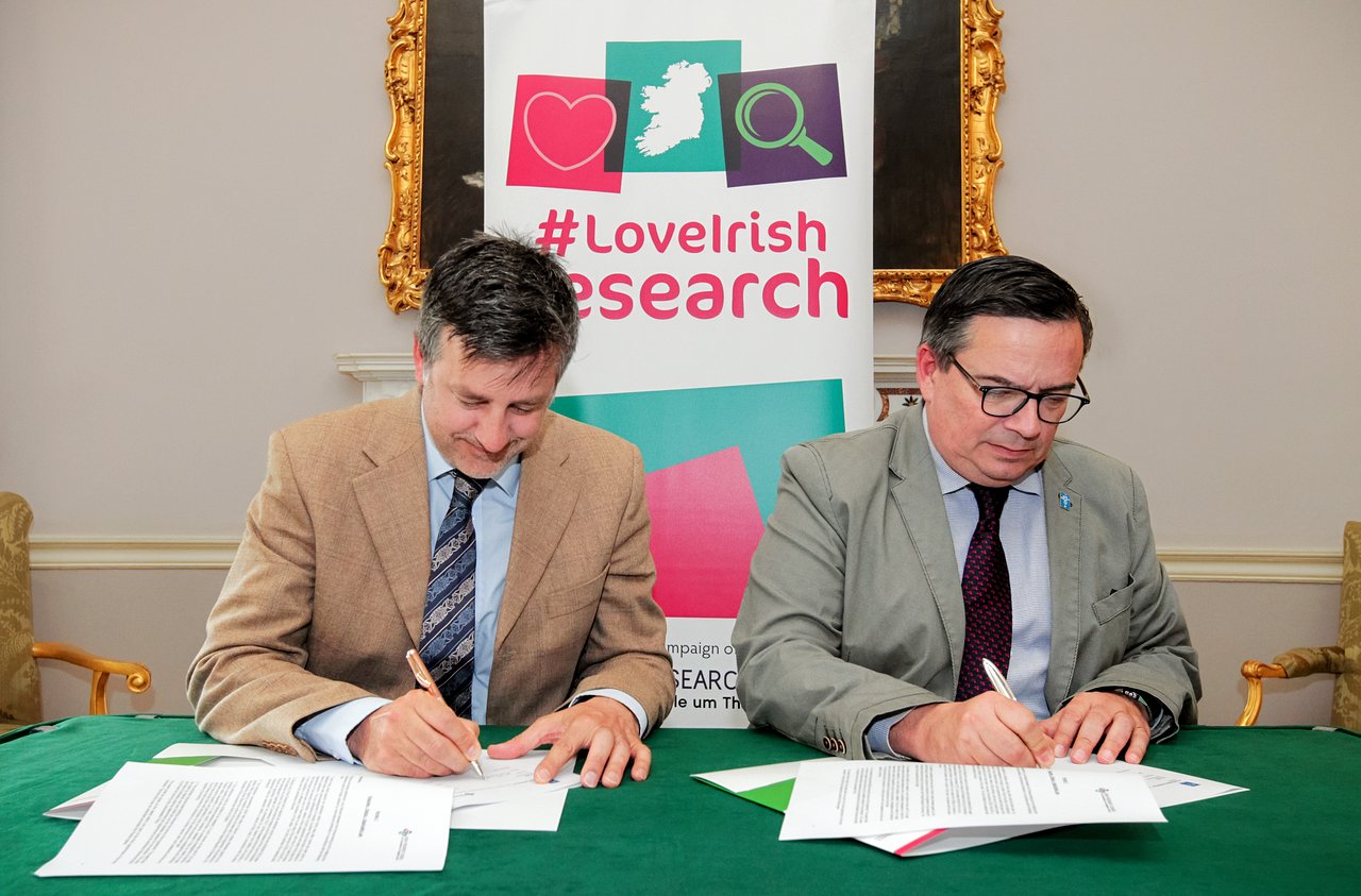 ESO and Irish Research Council sign studentship programme agreement | ESO
