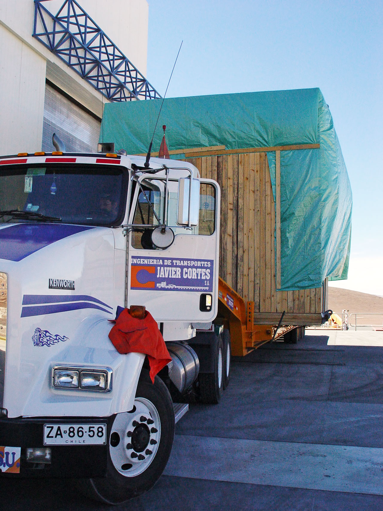 AT4 arrives Paranal | ESO France