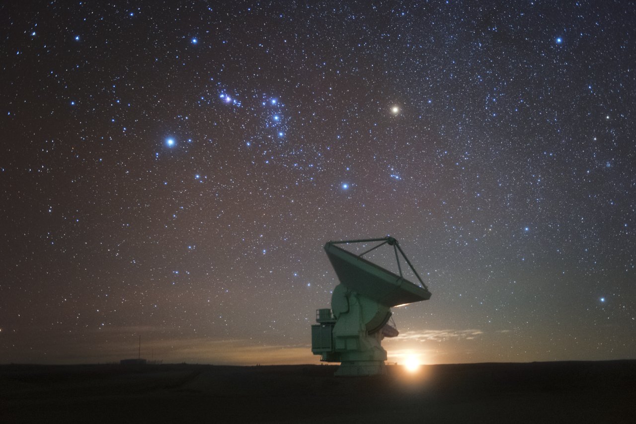 Antenna and stars | ESO United Kingdom