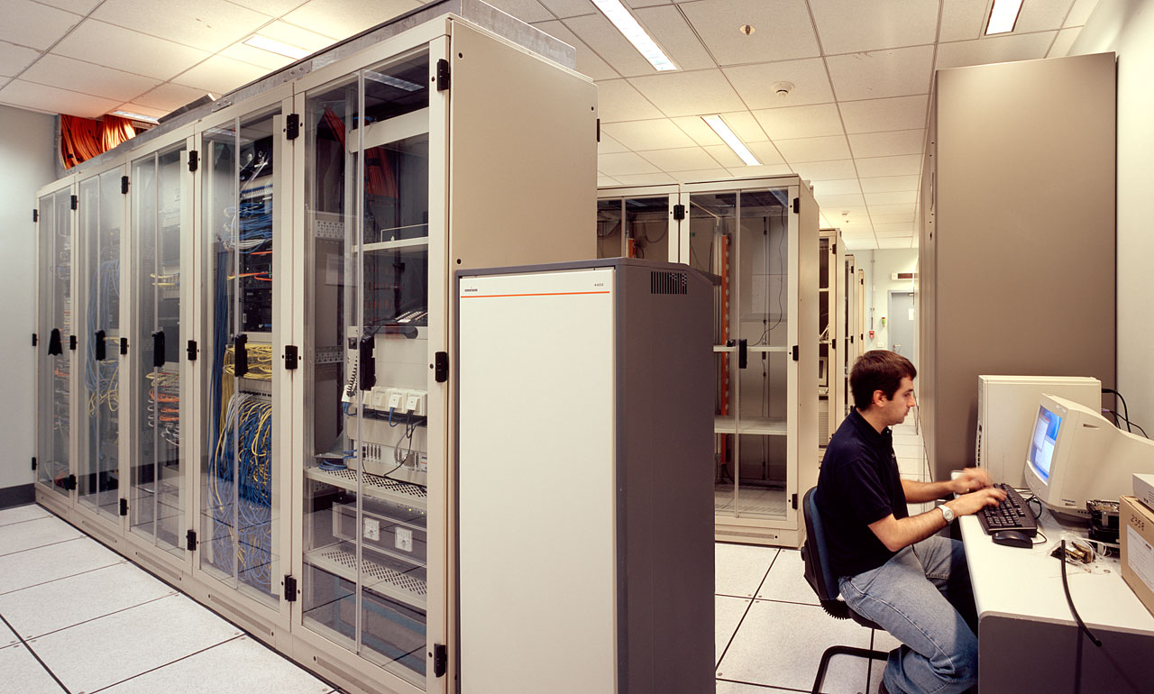 Control building computer room | ESO Australia