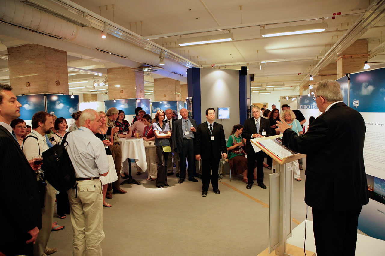 Bill Stirling at EIROforum reception | ESO Österreich