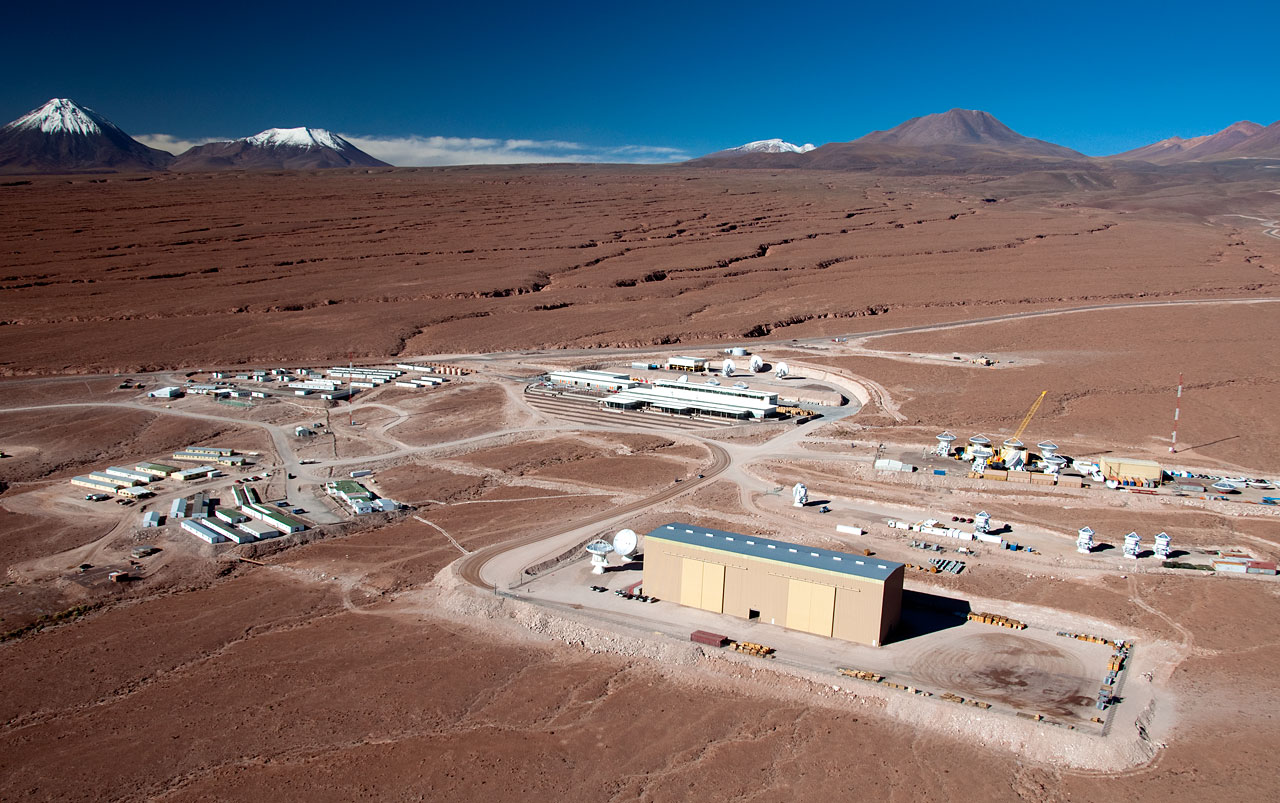 Flying above the ALMA OSF | ESO