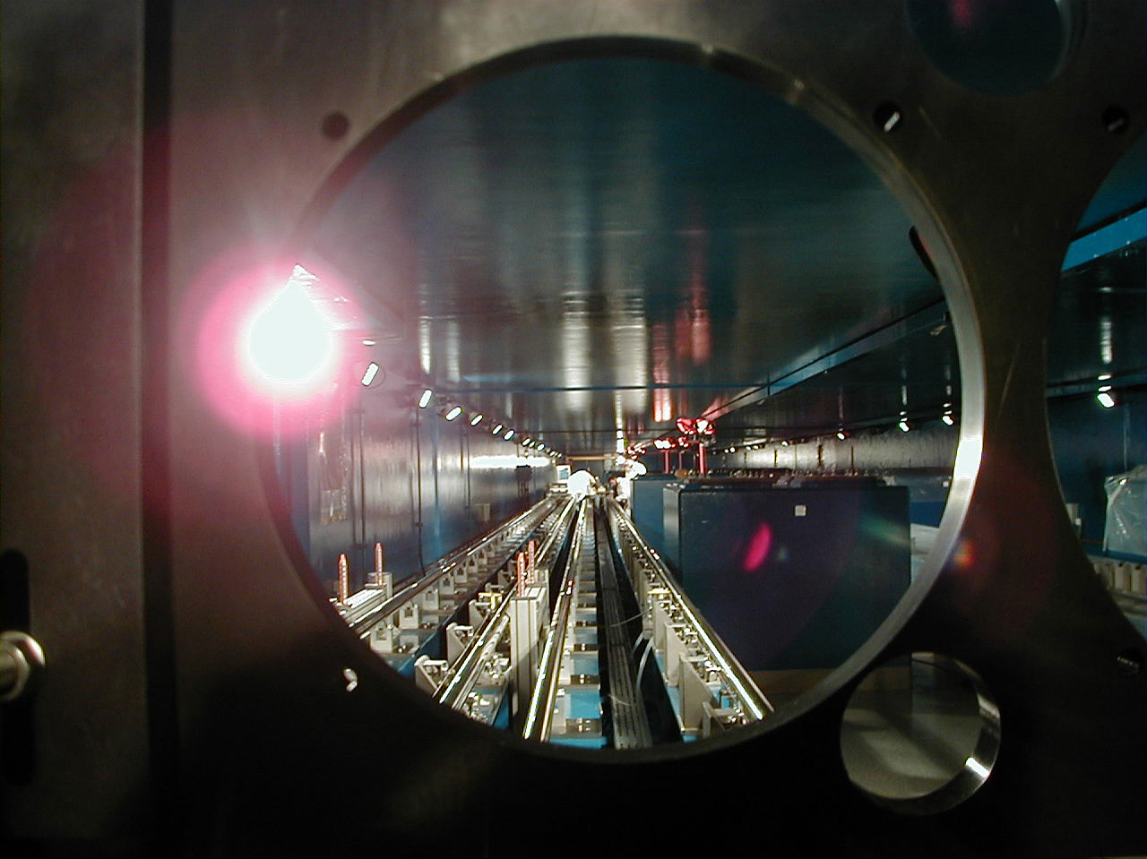 VLTI Delay Lines in the interferometric tunnel | ESO