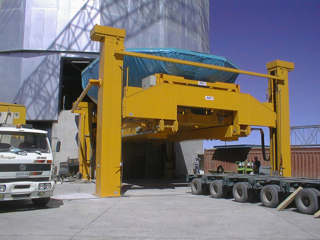 Transportation of the M1 cell and mirror | ESO Australia