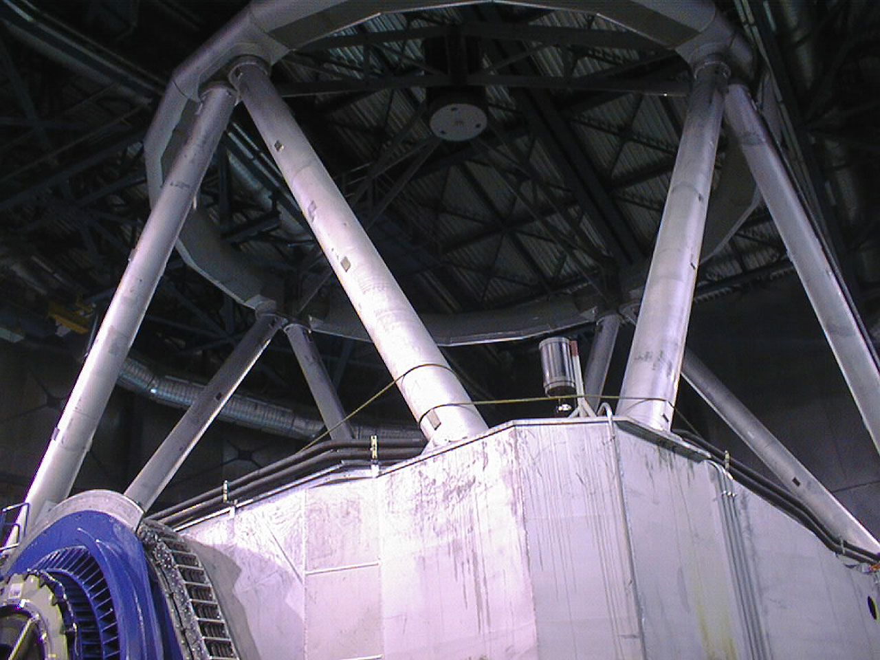 Final phases of VLT UT1 installation | ESO