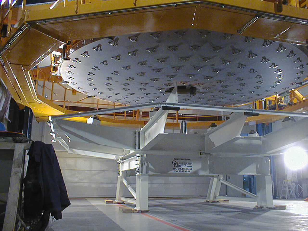 Mirror installed on first VLT Unit Telescope | ESO