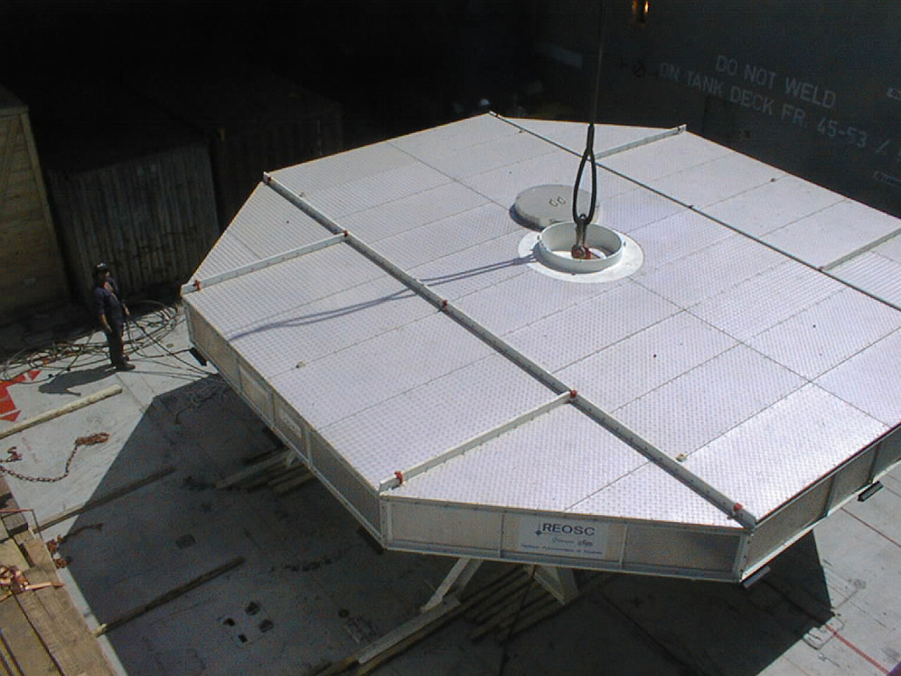 Southern light shines on the 8.2-m VLT mirror | ESO Portugal