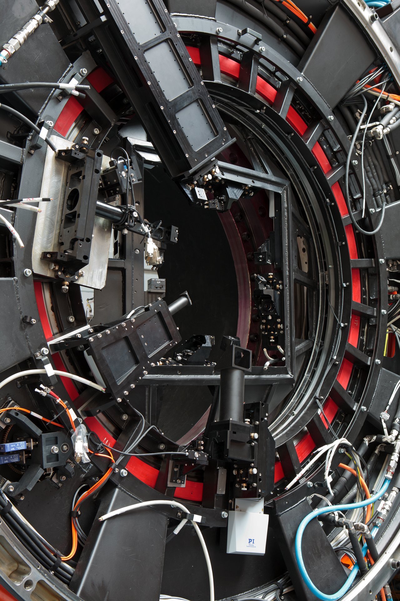 The GRAAL main assembly (detail) | ESO Danmark