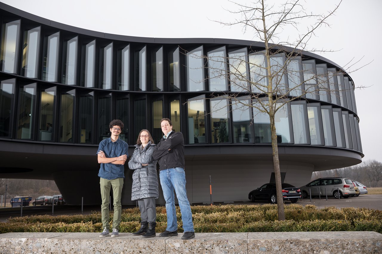 ESO staff outside the Headquarters building | ESO