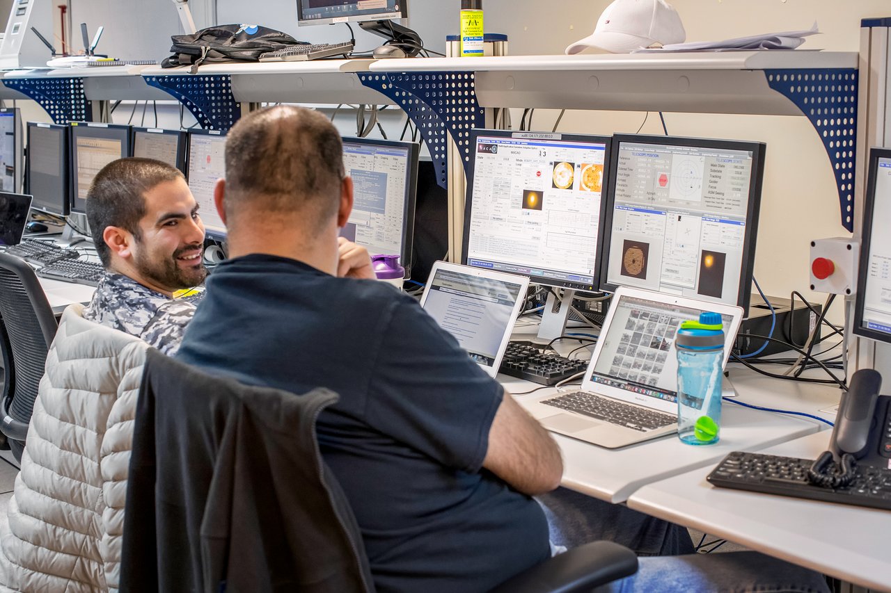 Hard at work in the VLT control room | ESO