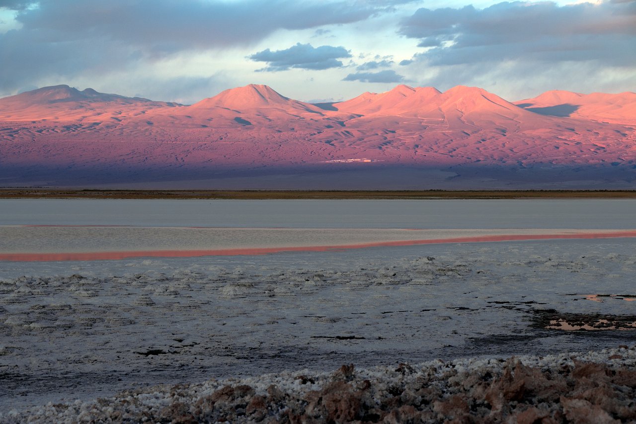 Across a salt lake near ALMA | ESO Danmark