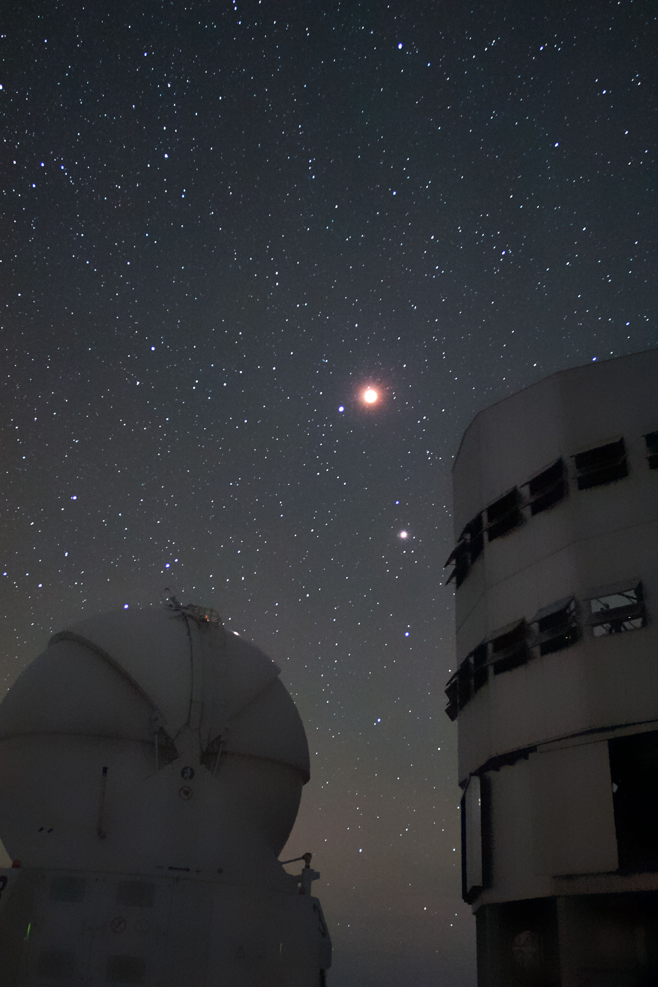 Lunar eclipse over the VLT | ESO Svizzera
