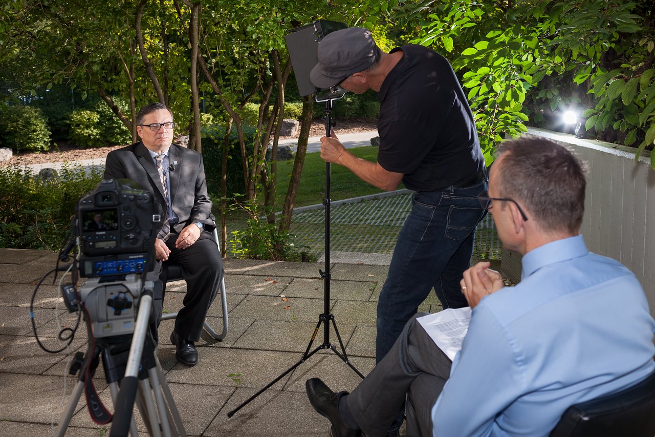 On set with Xavier Barcons | ESO Sverige