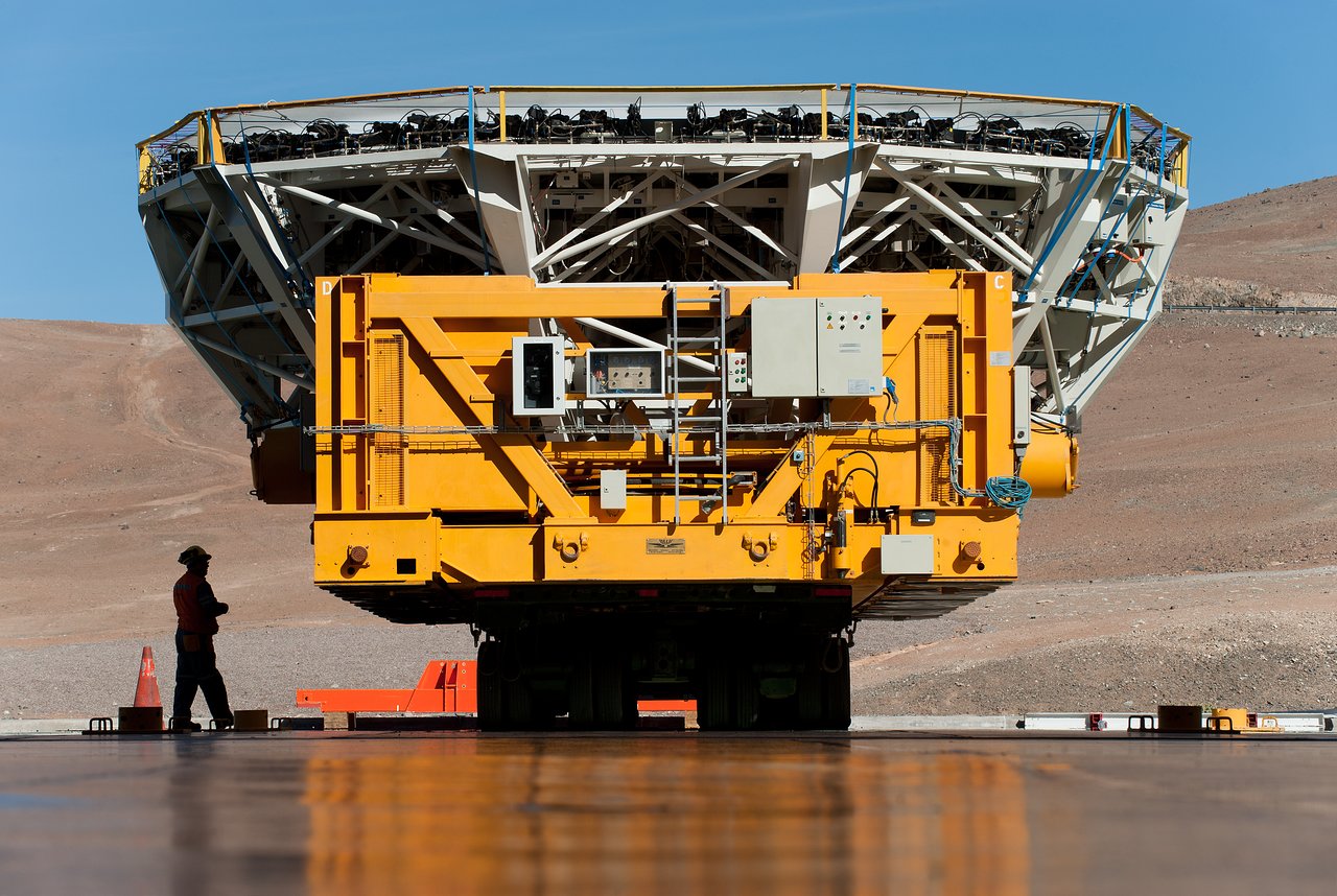 Transporting UT4 cell | ESO