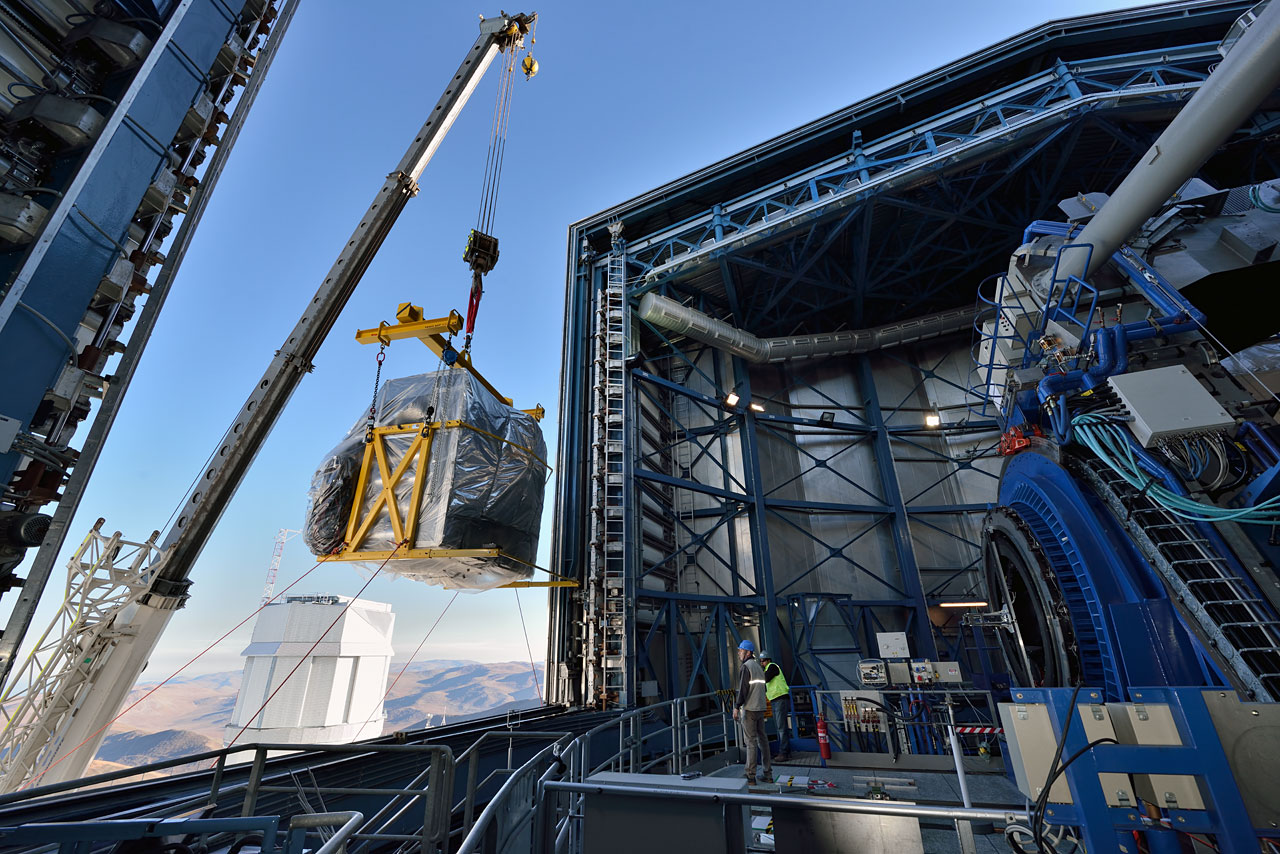 Installation of VLT instrument MUSE | ESO el