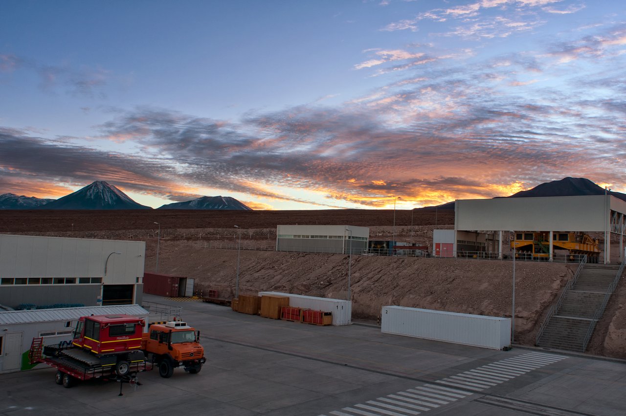 Sunrise at the ALMA OSF | ESO Italia
