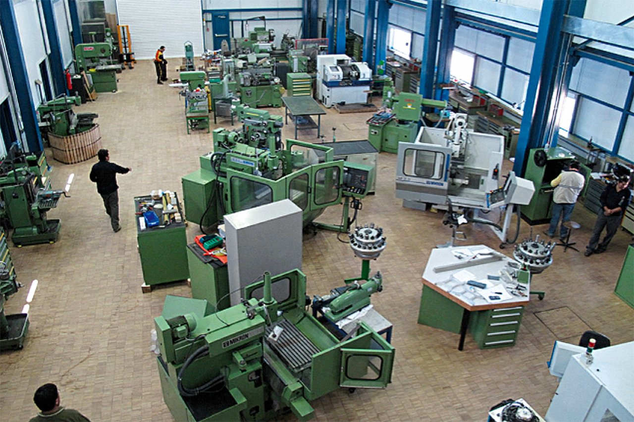 Paranal mechanical workshop | ESO