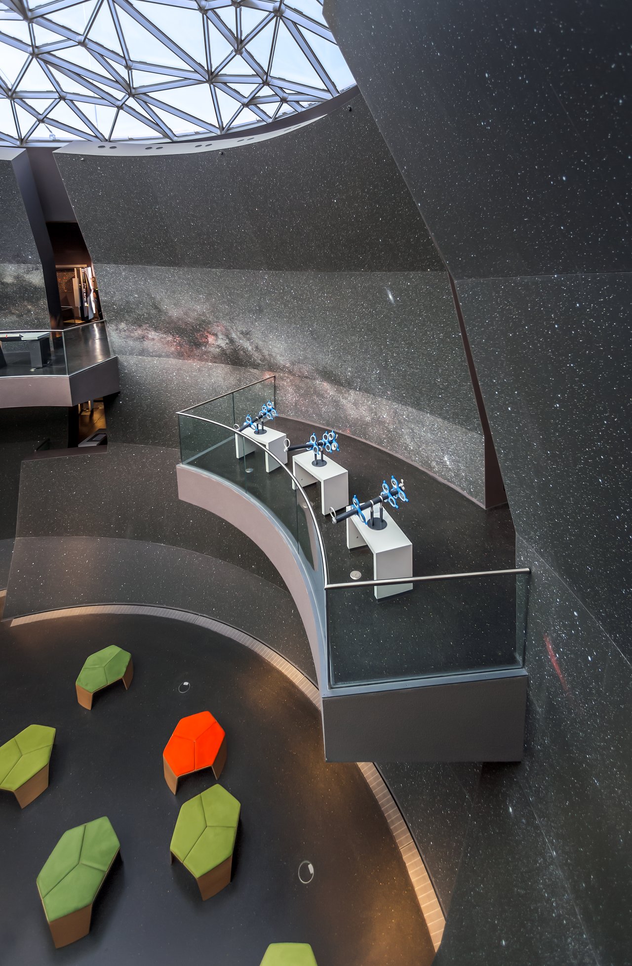 Learn about lenses | ESO Australia