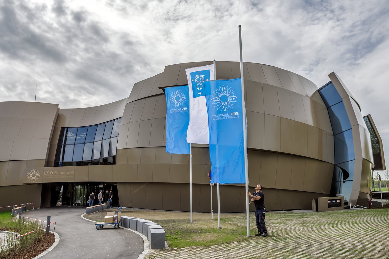 Raising the flag | ESO