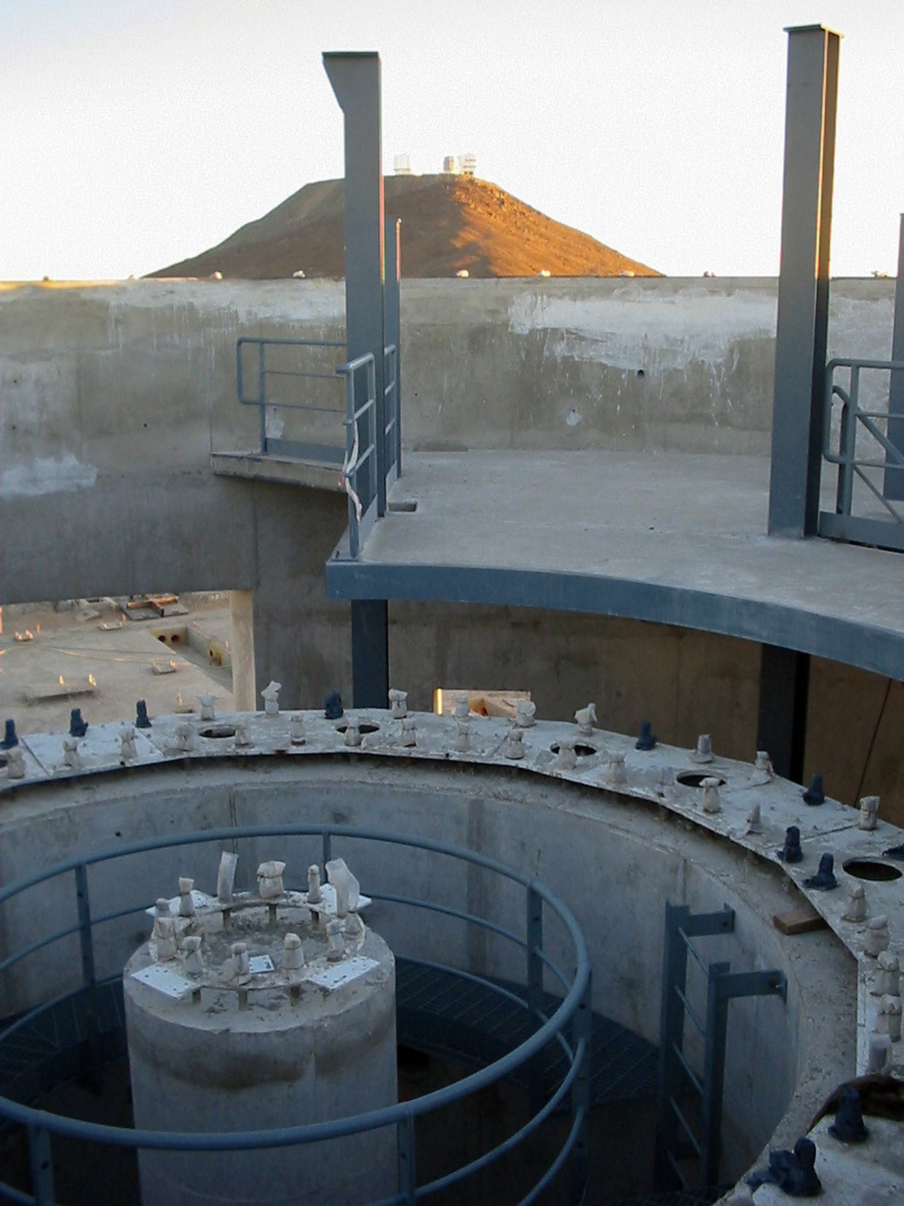 The VISTA telescope pier | ESO