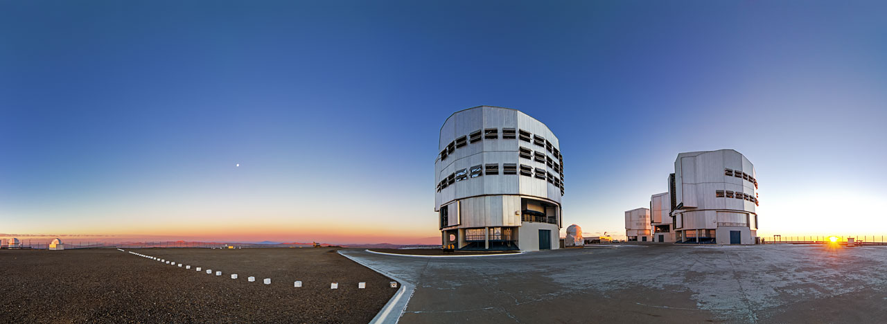 VLT platform at sunset | ESO United Kingdom