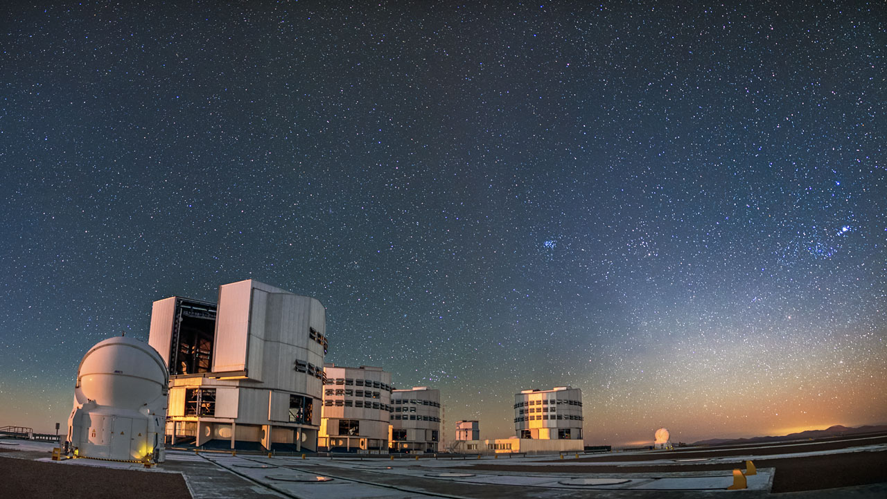 The VLT platform at dusk | ESO