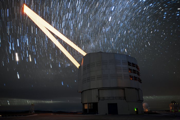 Guide Star tracks in the Chilean sky | ESO Portugal