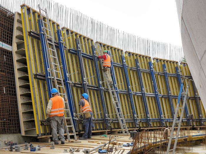 Inside a wall | ESO Portugal